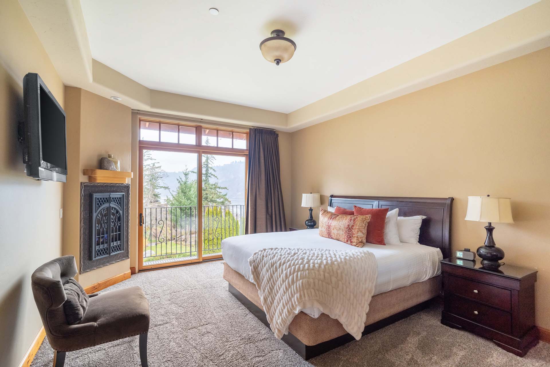 Pinnacle Suite | Columbia Cliff Villas